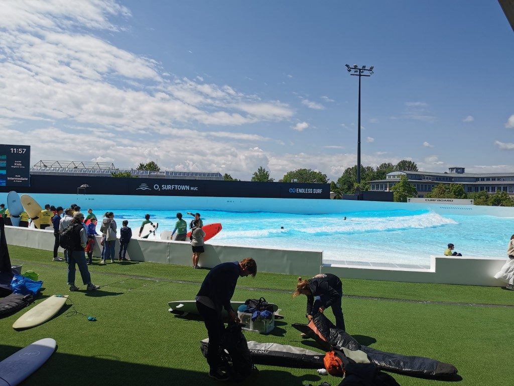 o2 Surftown München - Wellenreiten / Surfen am Flughafen