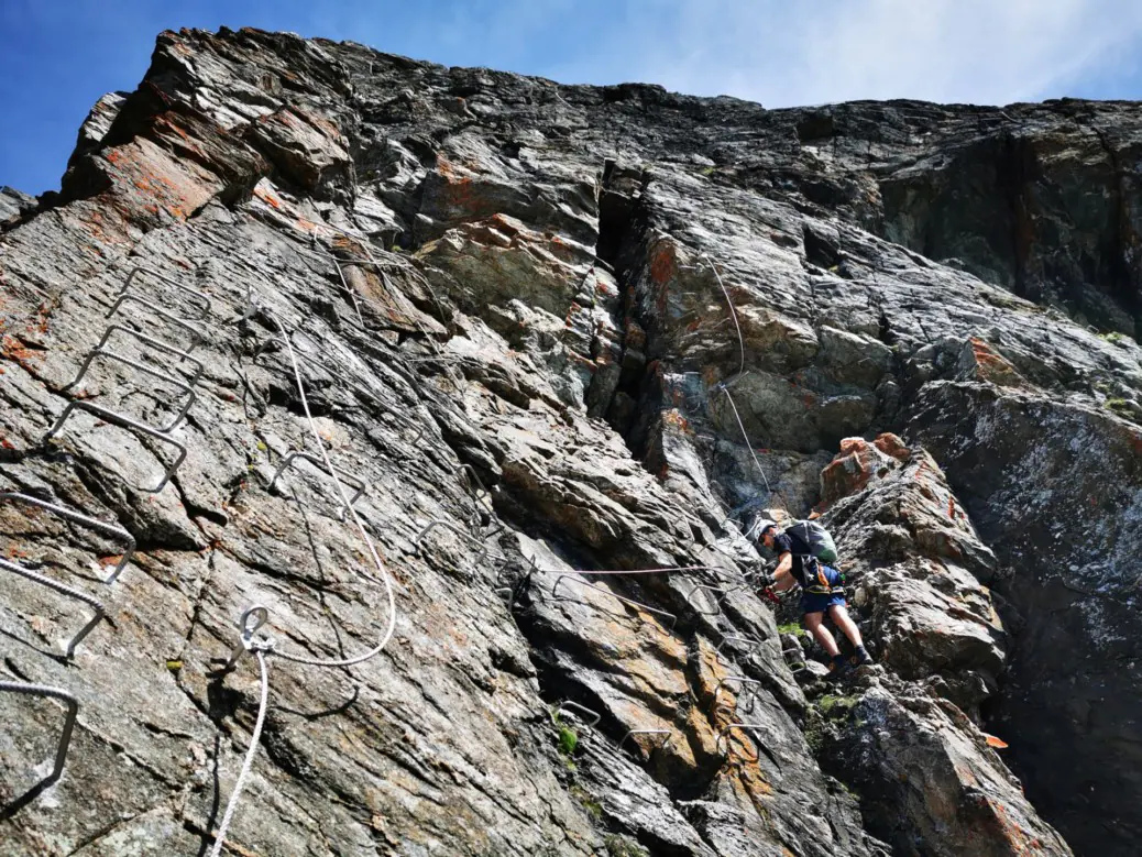 Klettersteigen ohne Umhängen – Via Ferrata Set Prisme Aeroligne von Techfun